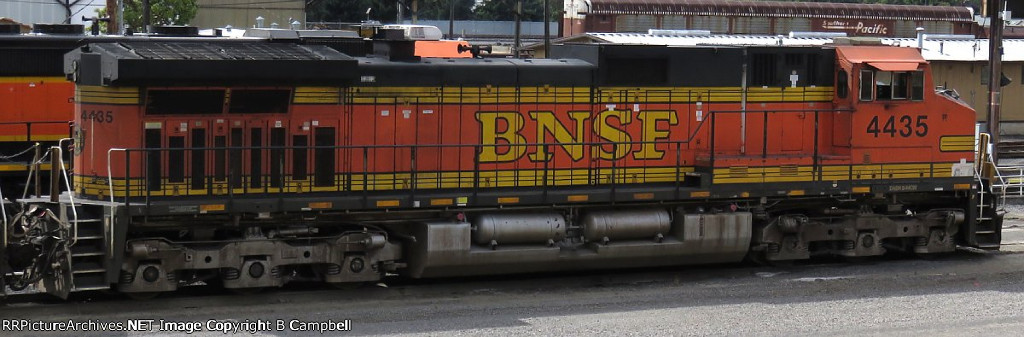 BNSF 4435